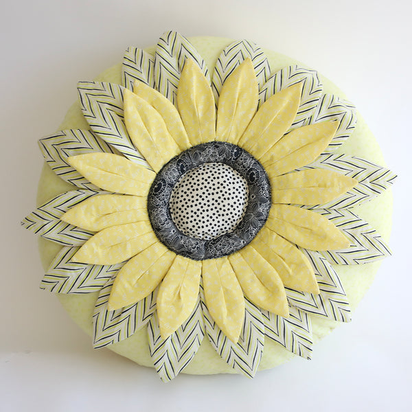 Sunflower Pillow Pattern – Anna Griffin Inc.